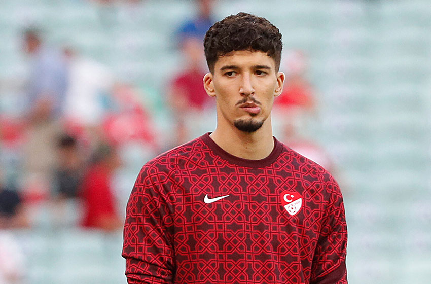 Altay Bayındır’da durum netleşti! Manchester United hala neyi bekliyor